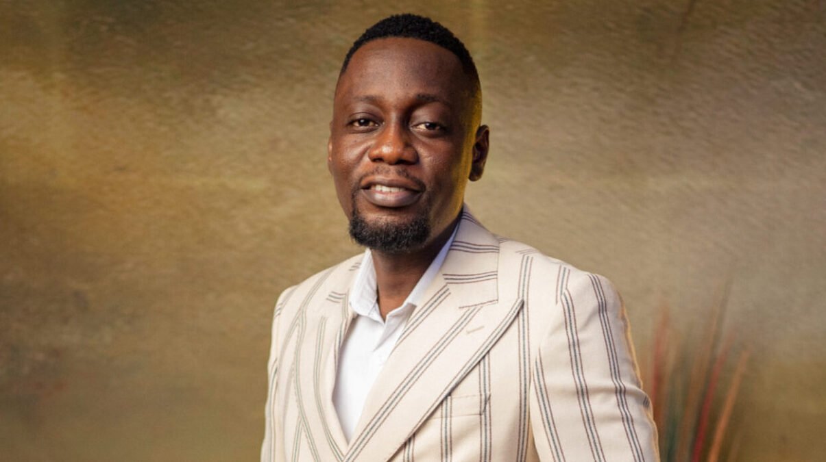 Elder Emmanuel Arthur releases ‘Mekra Hyira Awuradi’ and 2 more new songs | Ghana Music